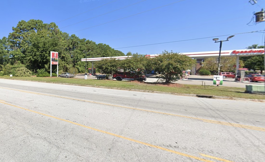 Gas leak shuts down westbound lanes on Gordon Road | Port City Daily